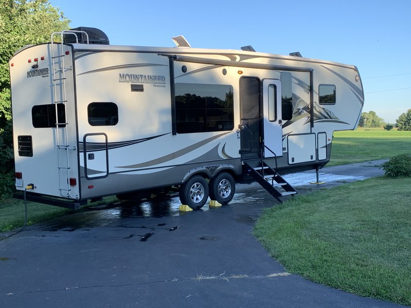 2014 Keystone Montana Mountaineer 295RKD, 5th Wheels RV For Sale By ...