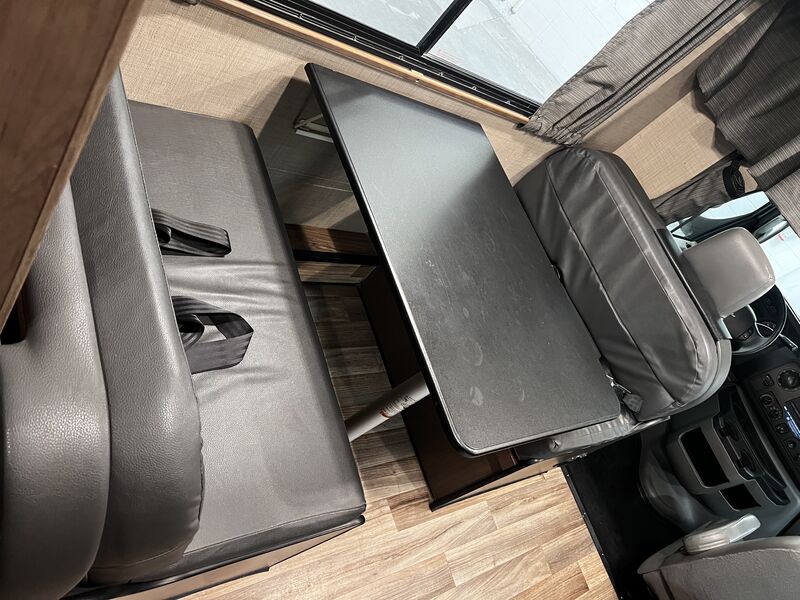 Used 2022 Thor Motor Coach Majestic 19G for Sale by Dealer in Newark ...
