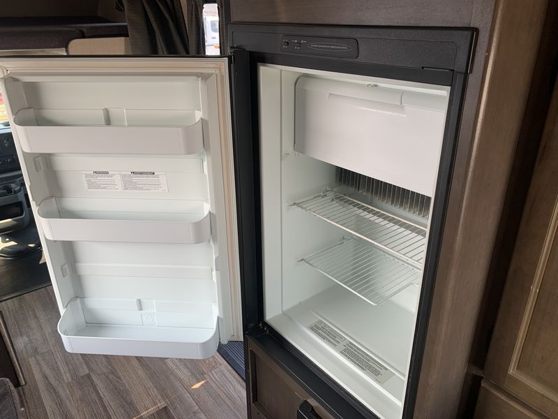 Used 2022 Thor Motor Coach Majestic 19G for Sale by Dealer in Newark ...