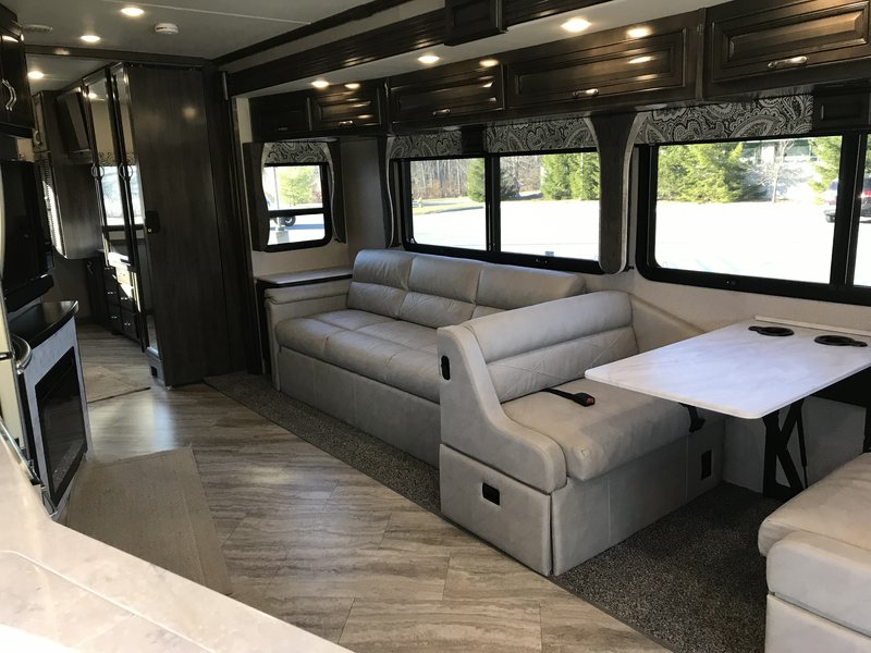 2020 Fleetwood Bounder 33C, Class A - Gas RV For Sale By Owner in ...