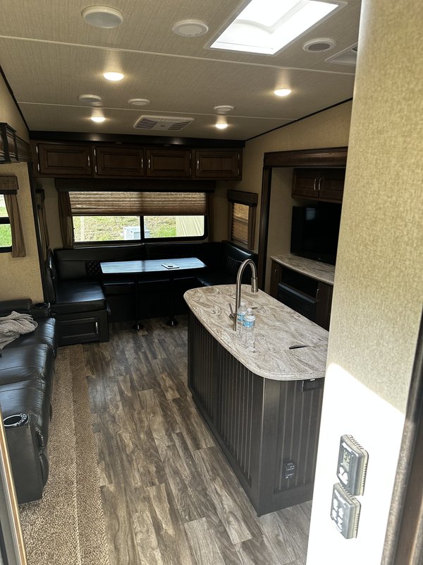 Reflection rv 5th wheel - mgmtmery